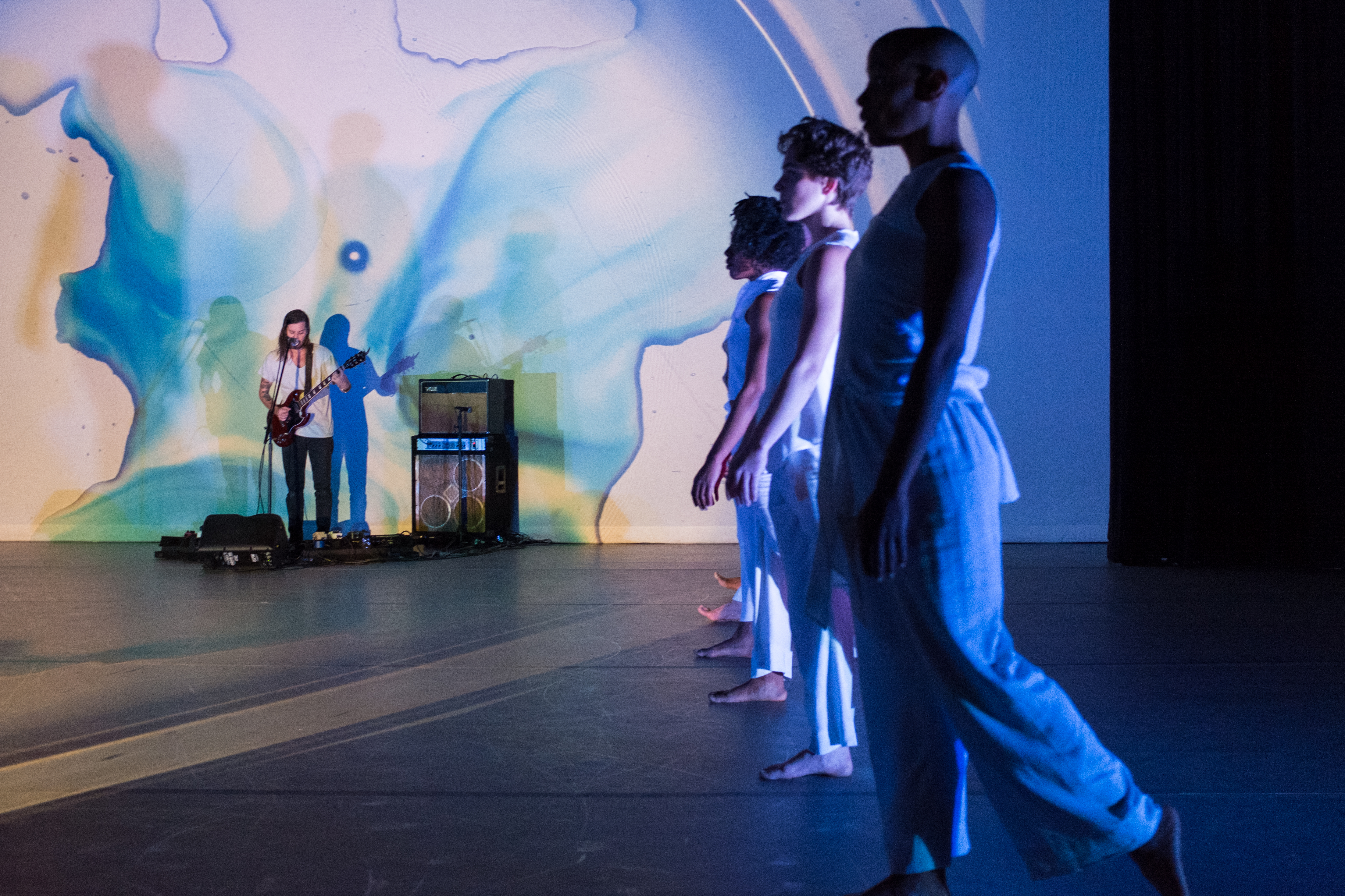 With 'Object Loop,' dance troupe, guitarist and light artist meld forms ...